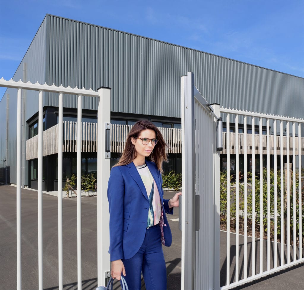 Electromagnetic Lock For Swing Gates | Locinox Built-In